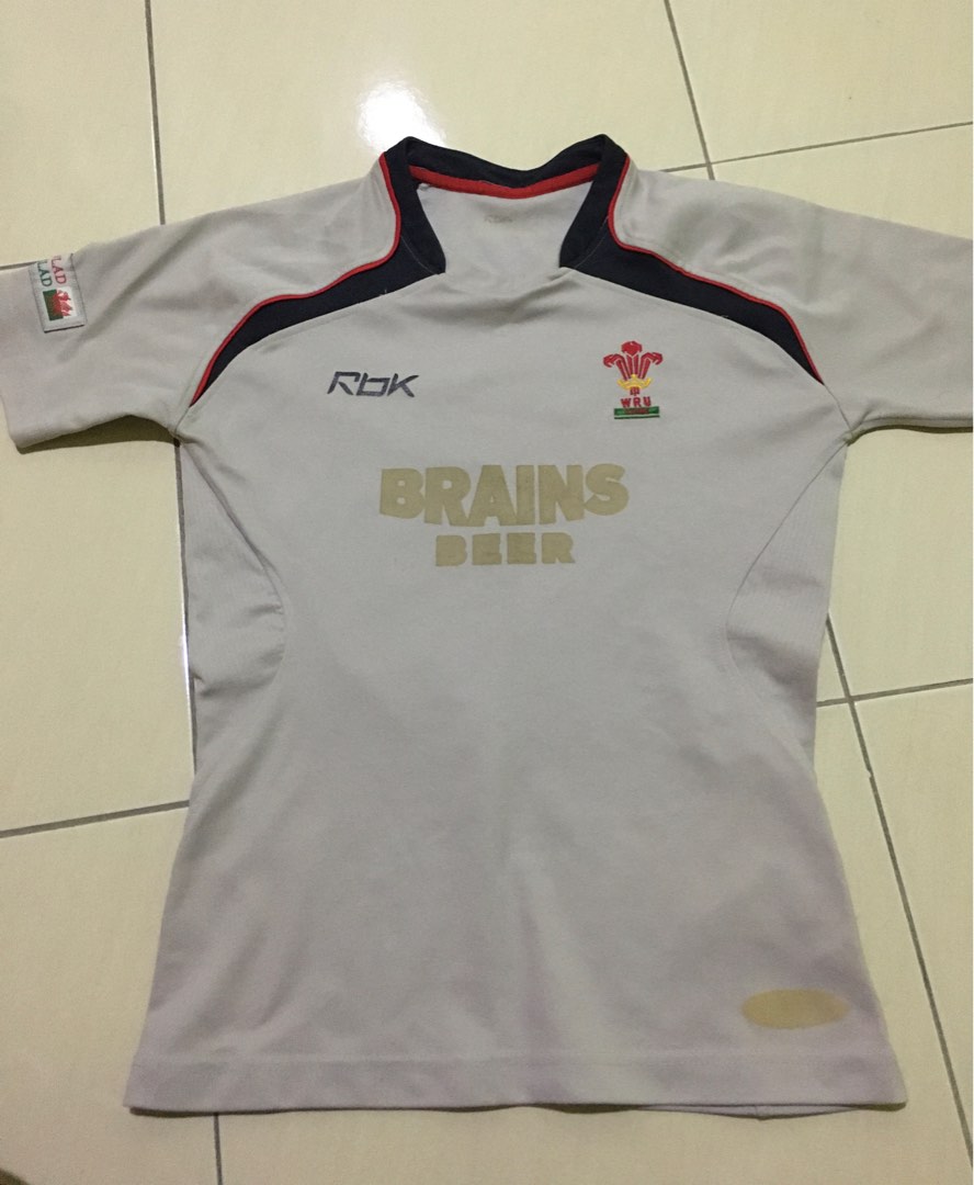VINTAGE REEBOK WALES RUGBY JERSEY, Men's Fashion, Activewear on Carousell