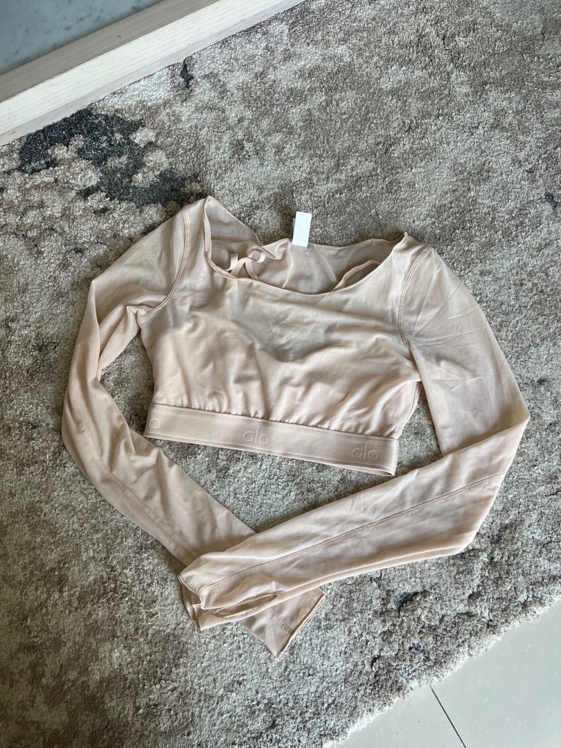 Alo Yoga Airlift Ballet Dream Long Sleeve Bra Top, Women's Fashion ...