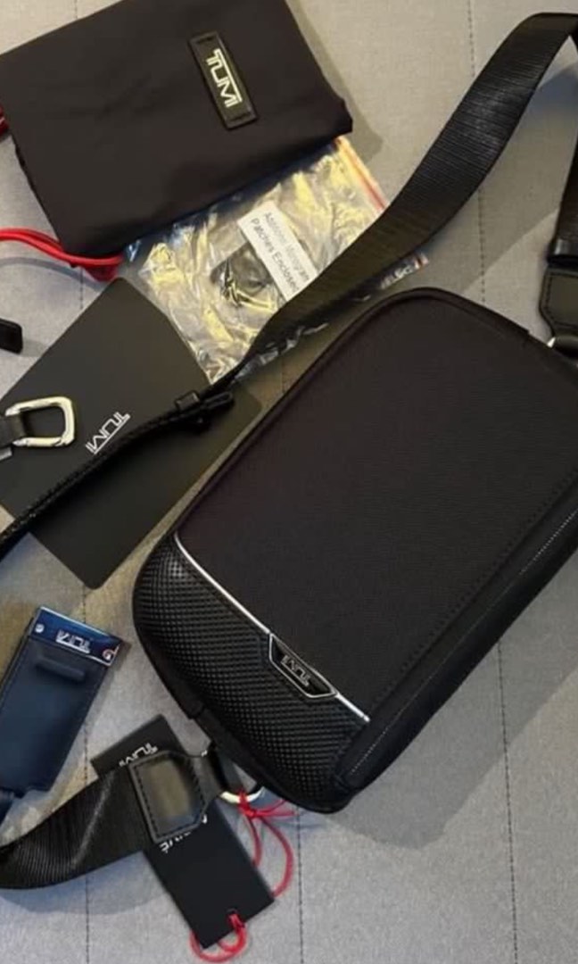 ARRIVE MESSINA UTILITY POUCH, Luxury, Bags & Wallets on Carousell