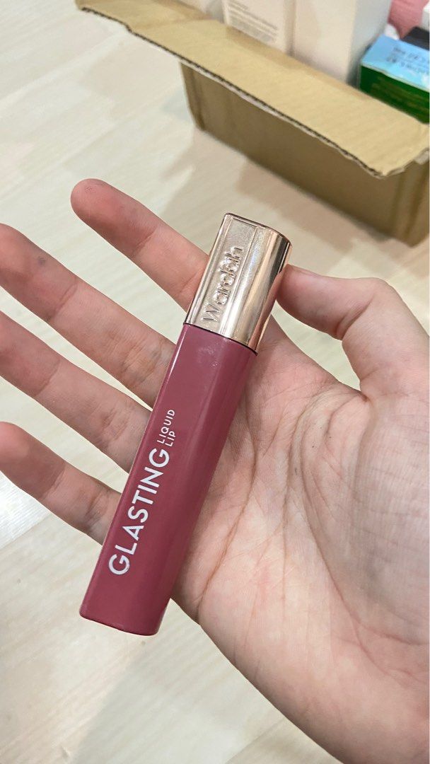 [BOTH] wardah glasting liquid lip in code 05 glazing berry and 06 ruby ...