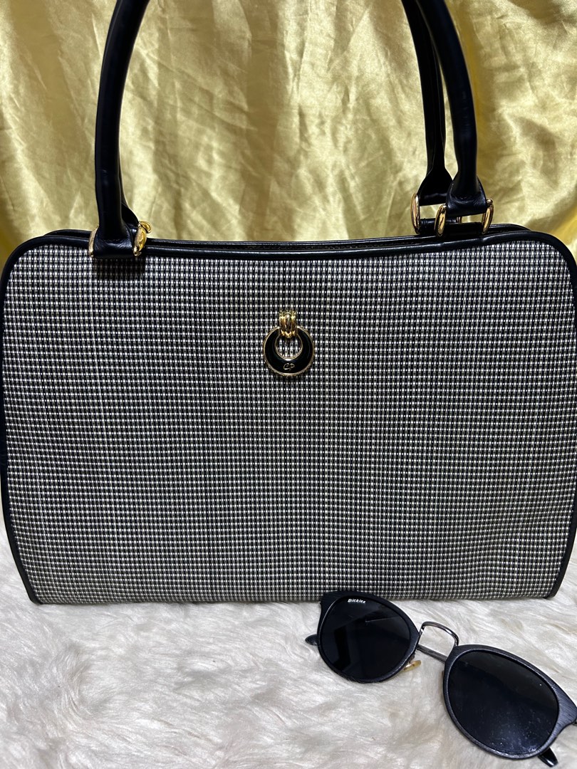 Capacci Kiss Lock Structured Bag, Luxury, Bags & Wallets on Carousell