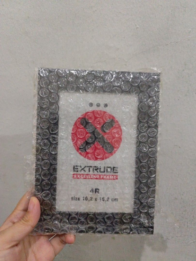 Figura Bingkai Foto 4R Kaca Kayu Hitam New, Fotografi di Carousell