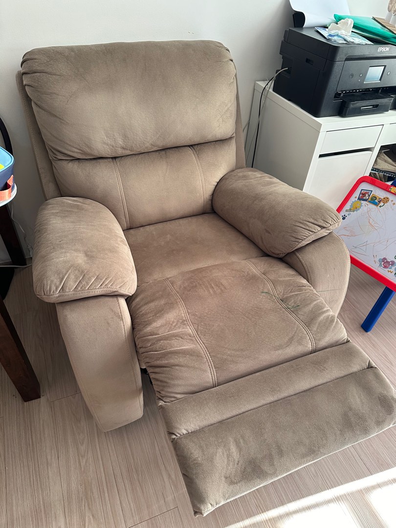 Mandaue Reclining chair , Furniture & Home Living, Furniture, Chairs on ...