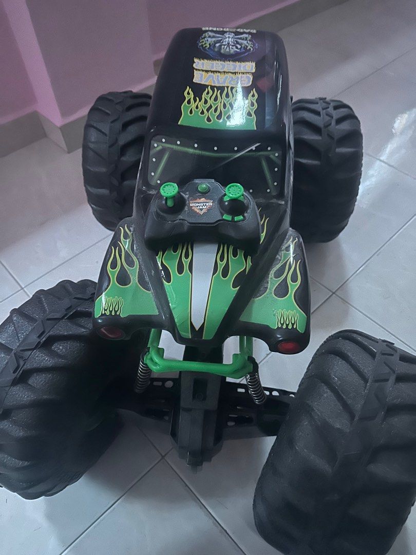 Mega Grave Digger Remote Control Monster Truck - Large, Hobbies & Toys ...