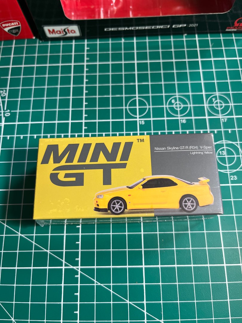 Mini GT #762 Nissan Skyline GT-R (R34) V-Spec Lightning Yellow, Hobbies ...
