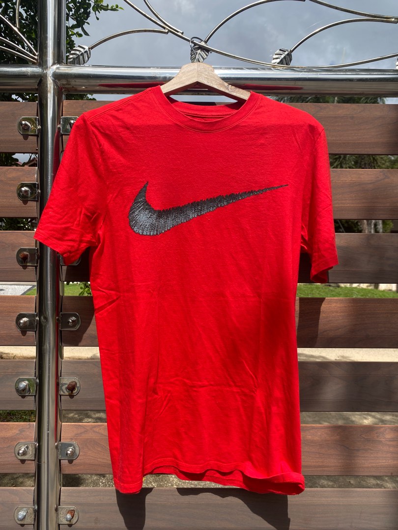 NIKE CRAYON BIG SWOOSH, Men's Fashion, Tops & Sets, Tshirts & Polo ...
