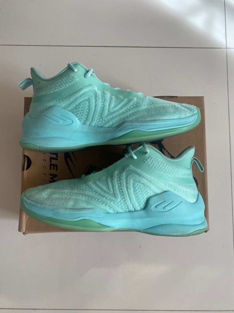 World Balance Basketball Scottie Thompson, Men's Fashion, Footwear ...