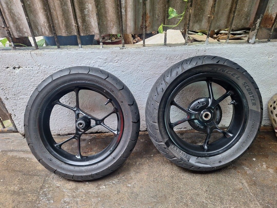 Yamaha Aerox Stock Mags with Pirreli Angel Scooter Tires, Motorbikes ...