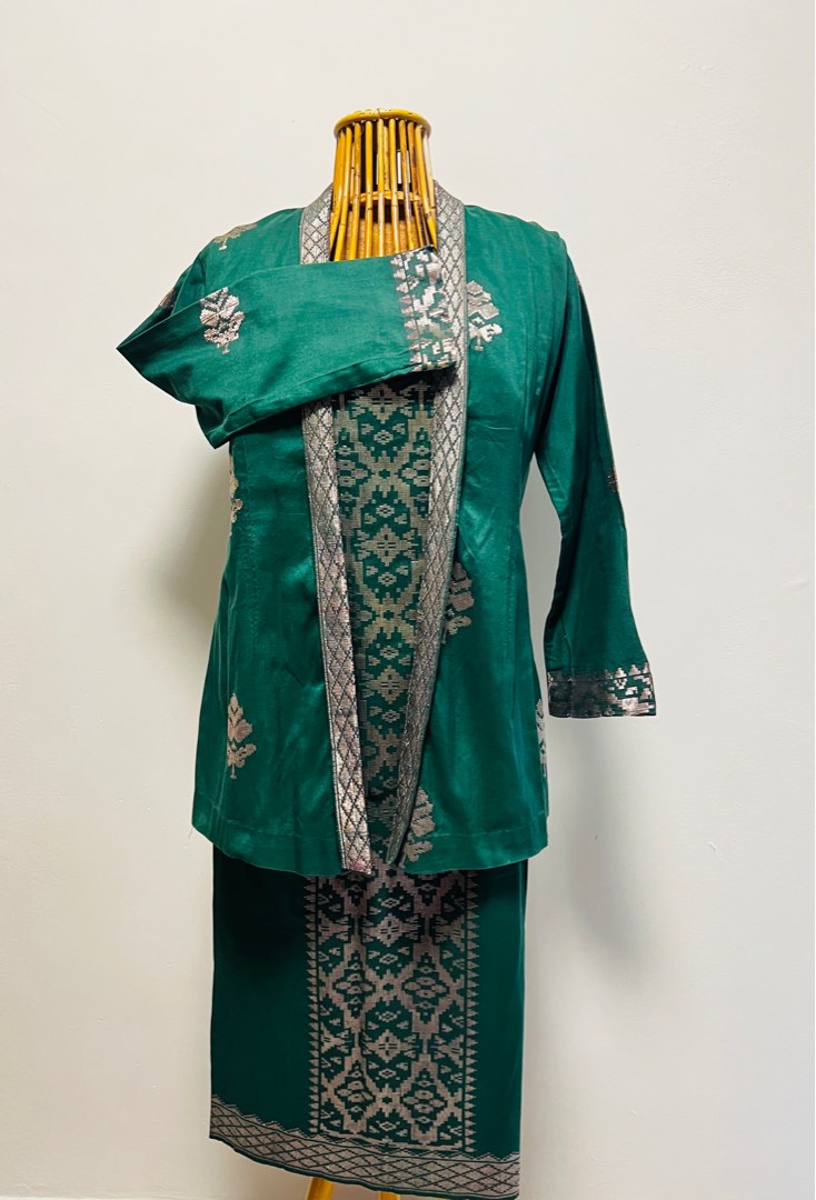 Baju Songket Tenun Klasik Vintage, Looking For on Carousell