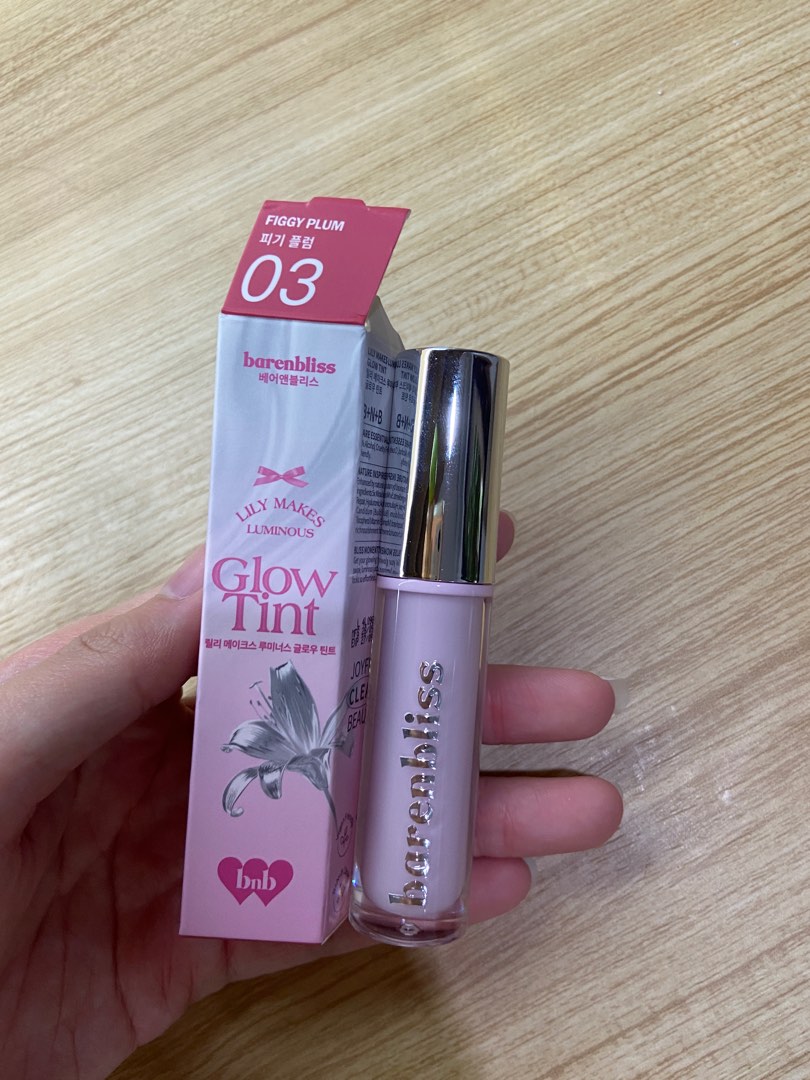 BARE N BLISS Glow Tint shades 03, Kesehatan & Kecantikan, Rias Wajah di Carousell