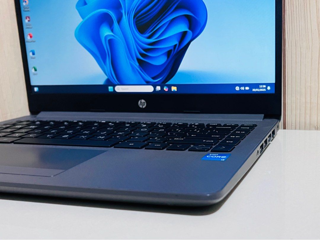 Laptop HP 240 G8 Core i3 Gen 11 Ram 4Gb SSD 256Gb Slim like new ...