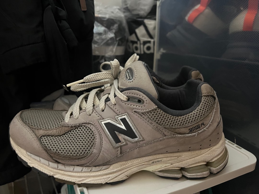 New Balance M2002r, 男裝, 鞋, 波鞋 - Carousell