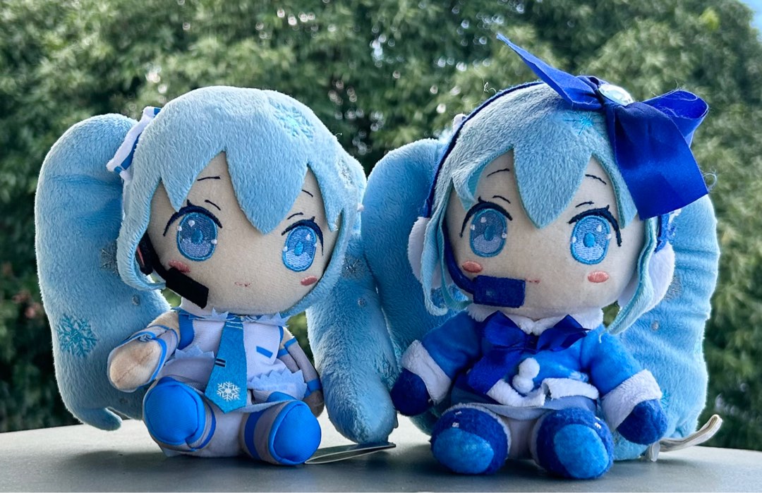 Vocaloid - Yuki Miku set (2010&2011, 2012 ver.), Hobbies & Toys, Toys ...