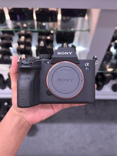 Sony A7C2 body, Photography, Cameras on Carousell