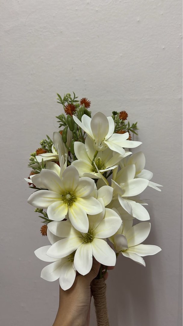 Bunga tangan tunang / nikah, Women's Fashion, Watches & Accessories ...