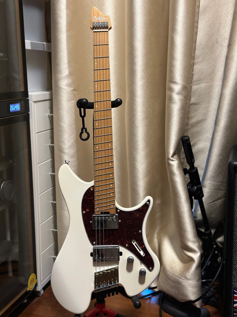 Chillman headless electric guitar, Hobbies & Toys, Musical Instruments ...