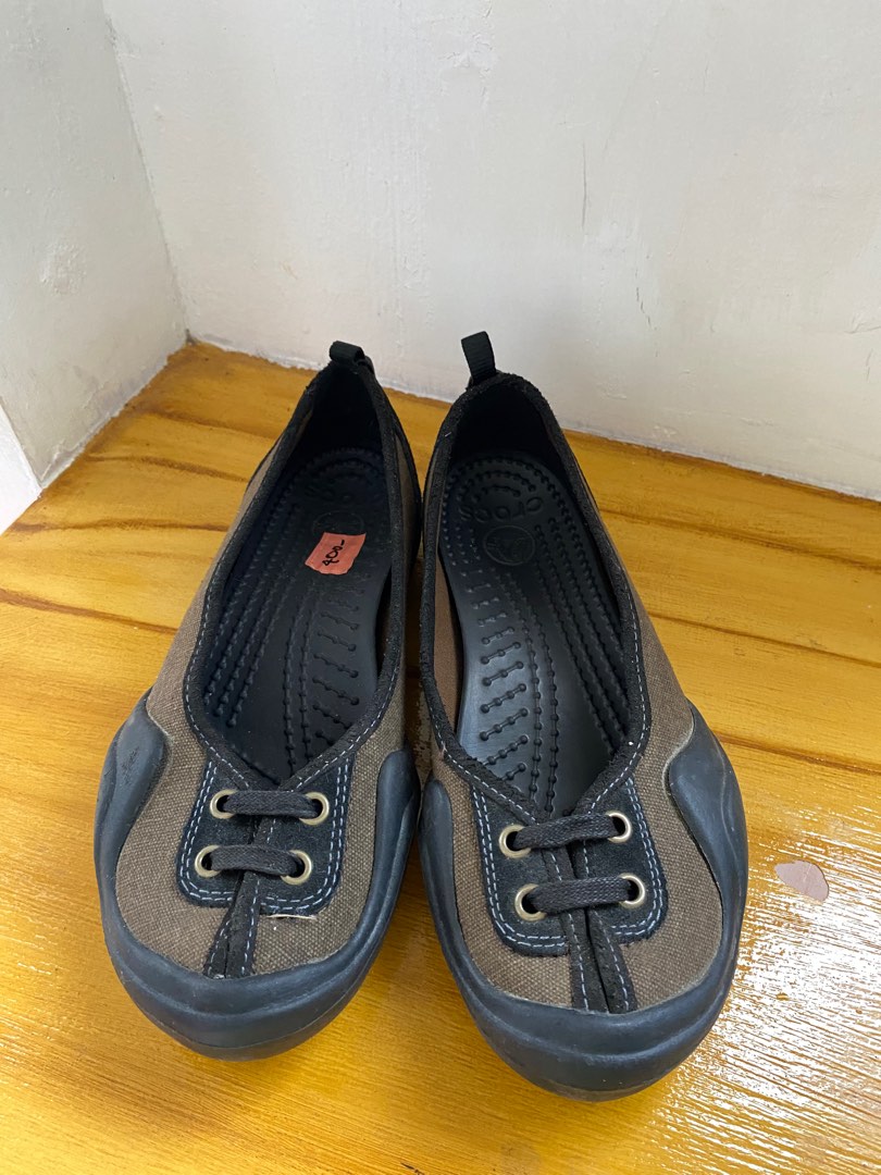 Crocs flats, Women's Fashion, Footwear, Flats & Sandals on Carousell