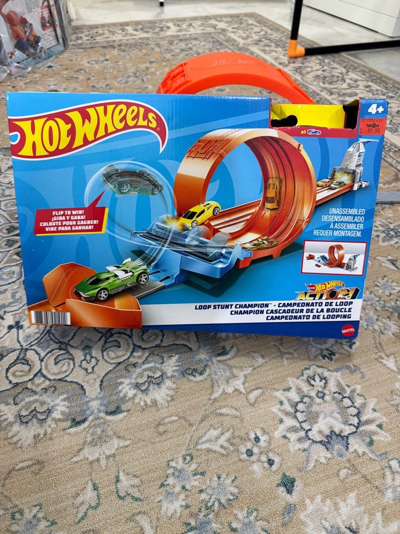 Hot wheels loop stunt track, Hobbies & Toys, Toys & Games on Carousell