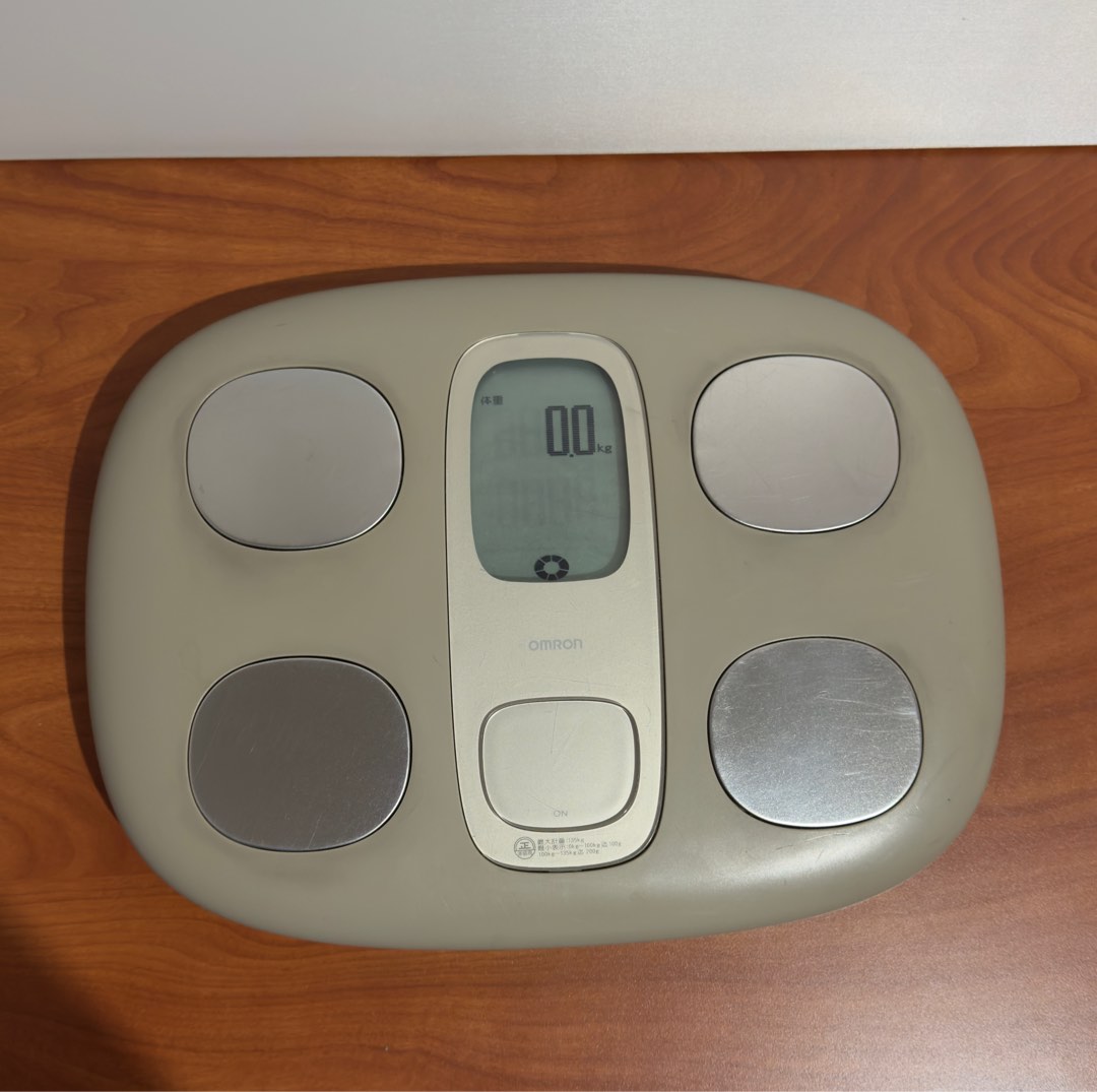 Omron Digital Weighing Scale and Body Fat Analyzer, Health & Nutrition ...