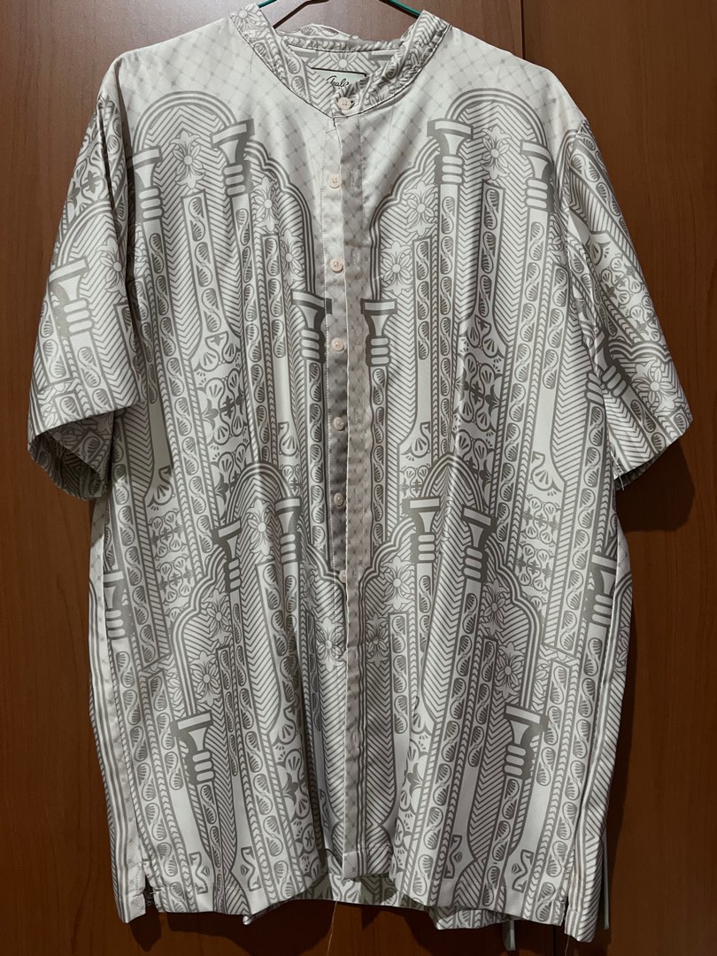 Raya Outfit brand Geulis, Fesyen Pria, Pakaian , Atasan di Carousell