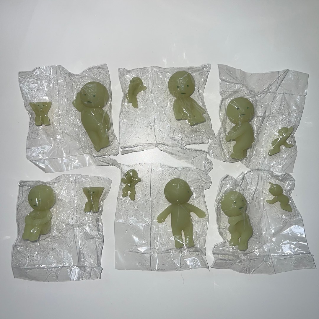 Smiski Series 1 Little smiski peeking Little smiski hugging Little ...