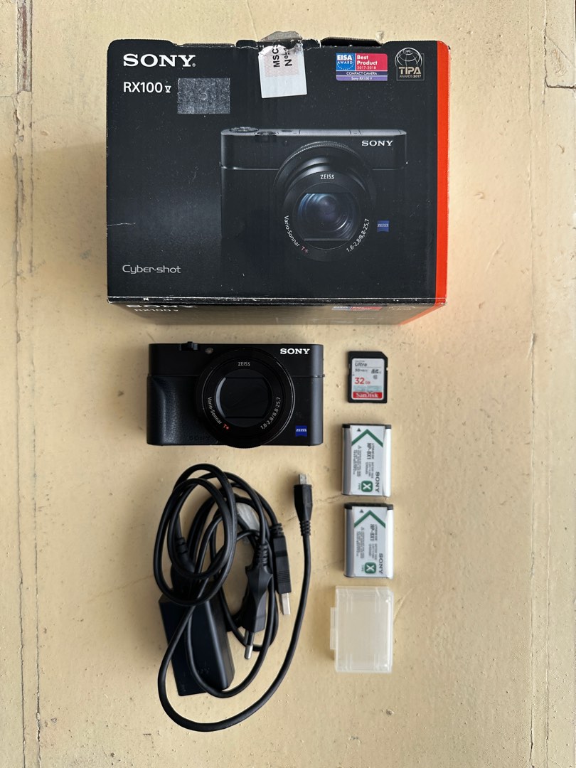 Sony RX100 Mark V M5, Photography, Cameras on Carousell