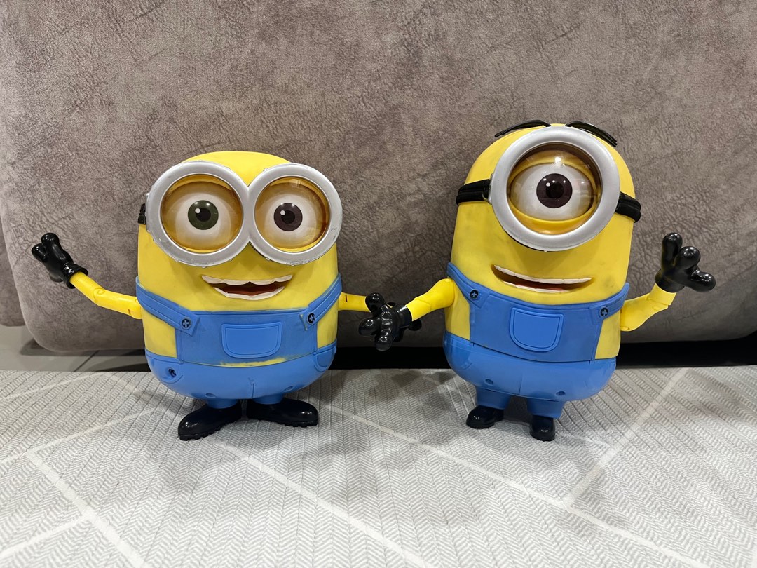 Universal studios Despicable Me Minion Dave Interactive talking toys ...