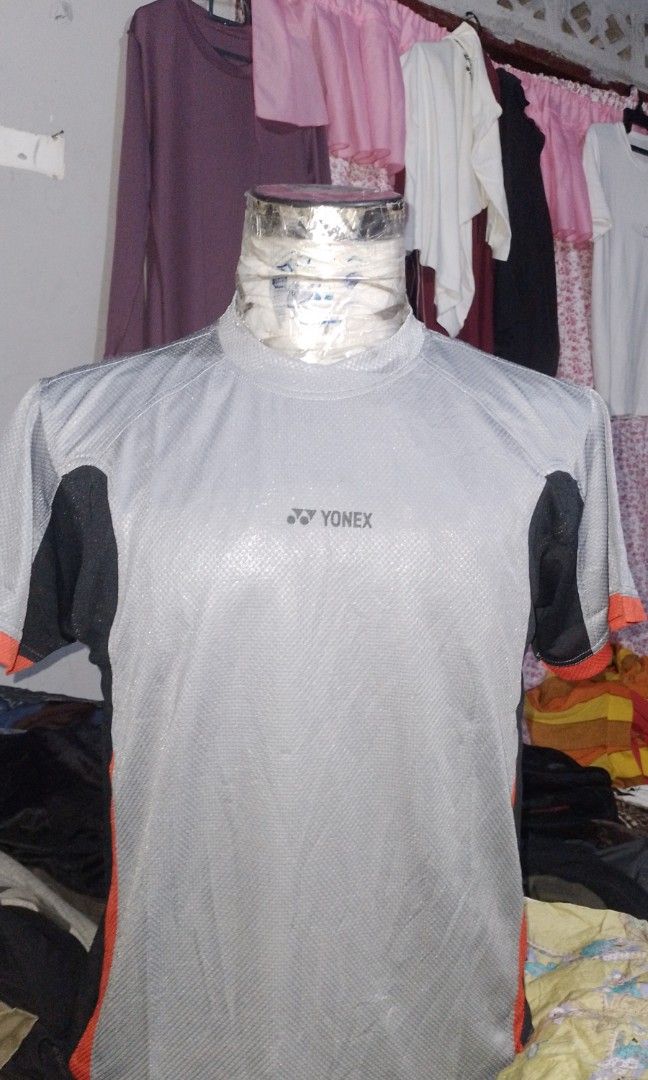 Yonex anti static, Men's Fashion, Activewear on Carousell
