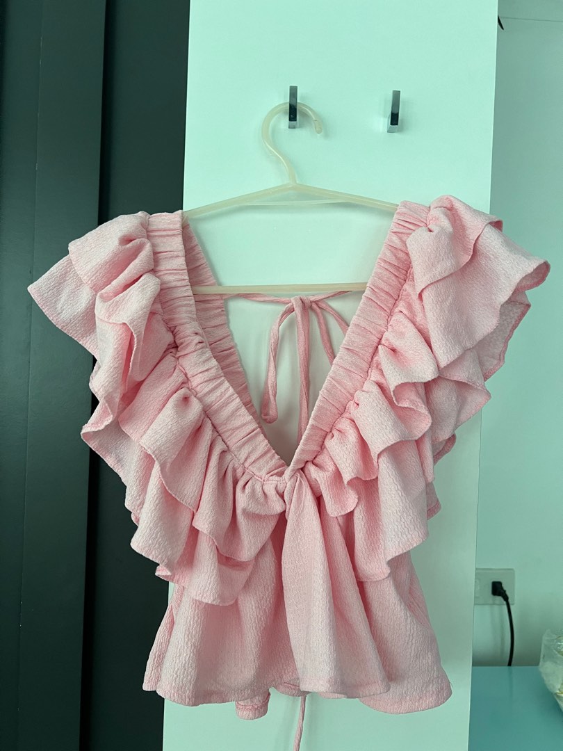 BSCO Raffle Top, Women's Fashion, Tops, Sleeveless on Carousell