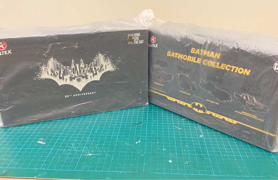 Caltex 1/32 Batmobile cars with box and FREE 1/64 die-cast Batmobile ...
