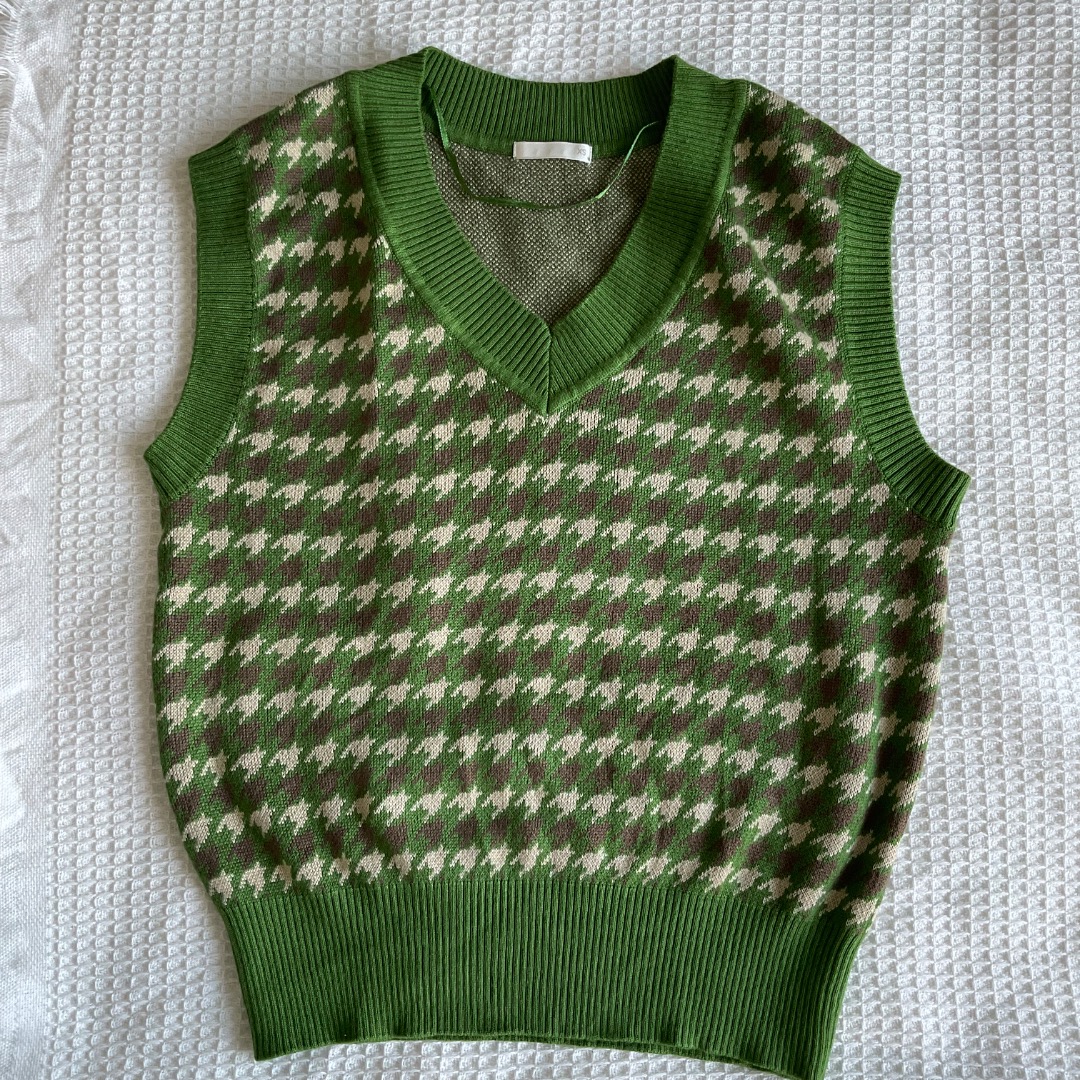 GU Knitted Vest, Women's Fashion, Tops, Others Tops on Carousell