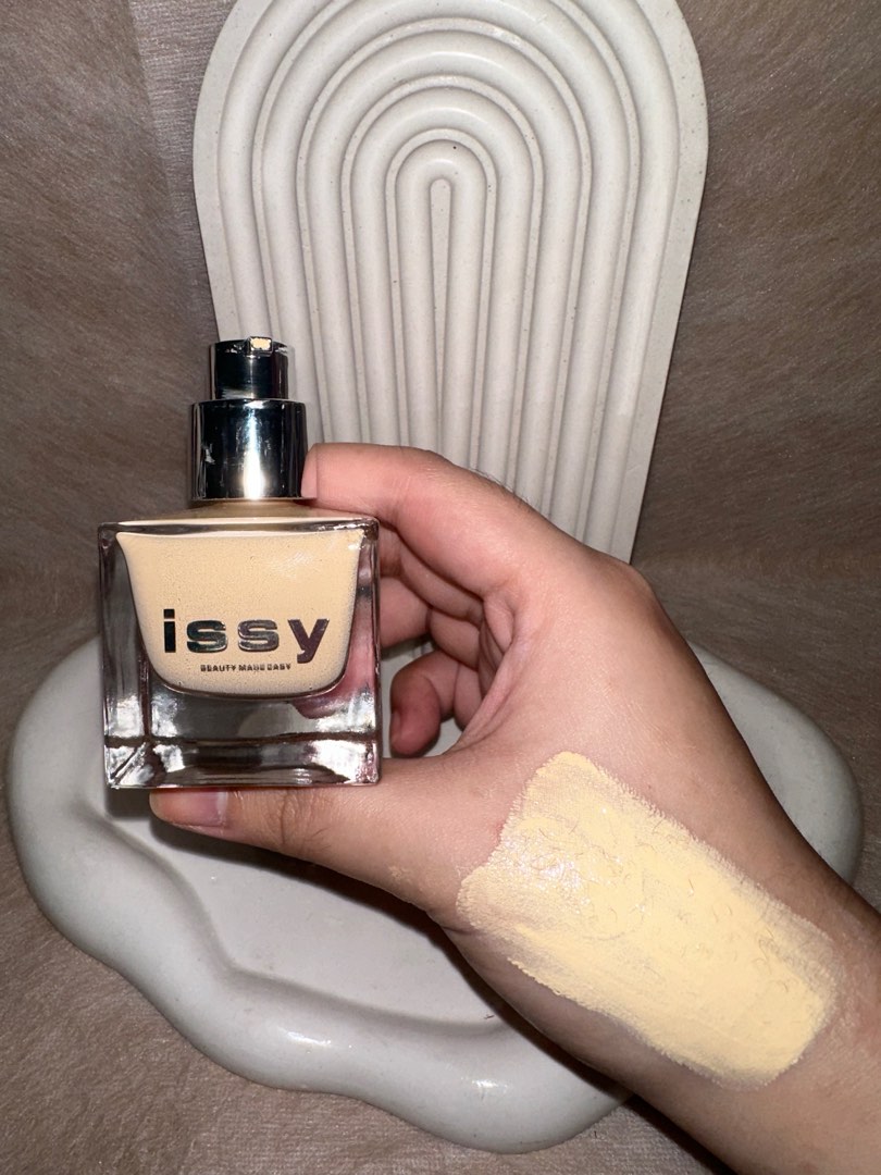 ISSY ACTIVE FOUNDATION, Beauty & Personal Care, Face, Makeup on Carousell