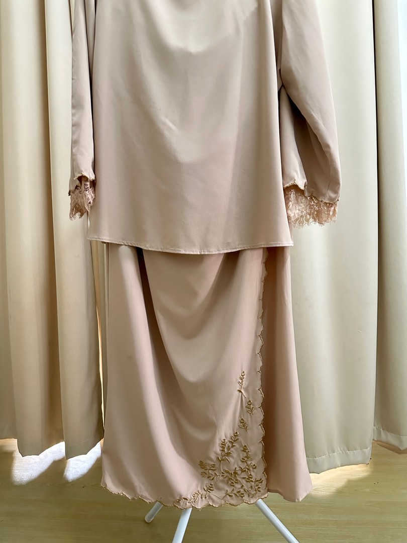Kurung nude, Women's Fashion, Muslimah Fashion, Baju Kurung & sets on Carousell