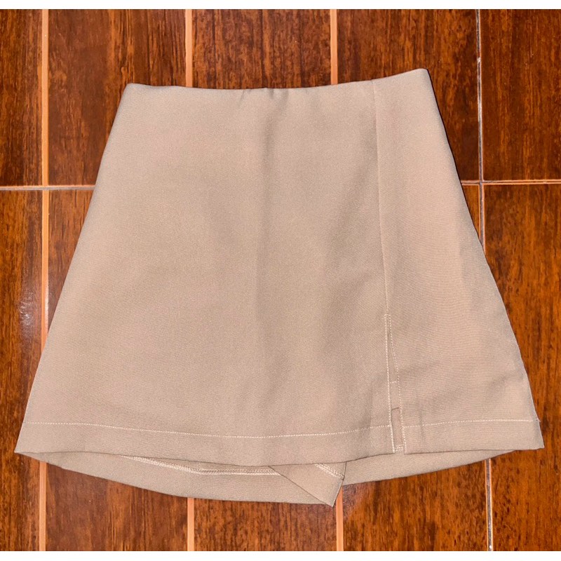 Lexie skort thailand lealeastudio, Women's Fashion, Bottoms, Other Bottoms on Carousell