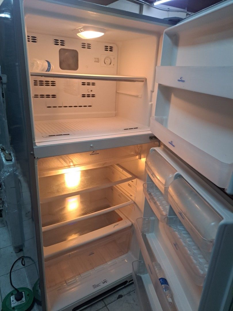 SINGER Fridge freezer 2door good condition one month warntey ada, TV ...