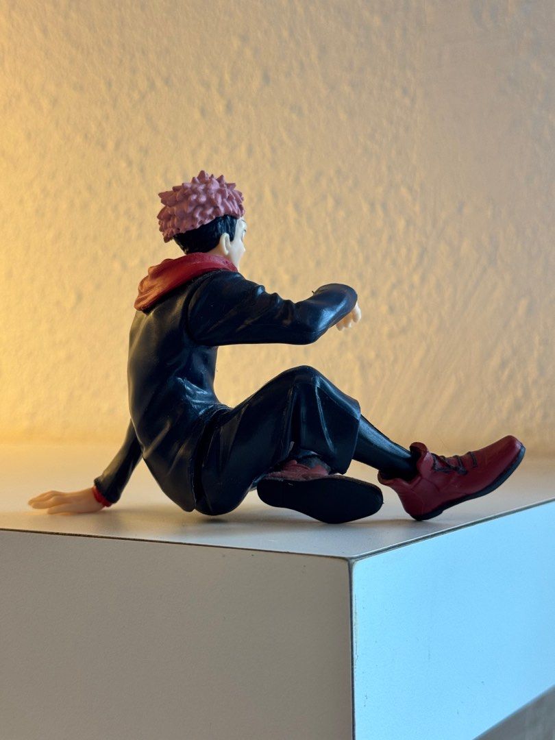 Yuji Itadori Sitting (Jujutsu Kaisen) Action Figure, Hobbies & Toys ...