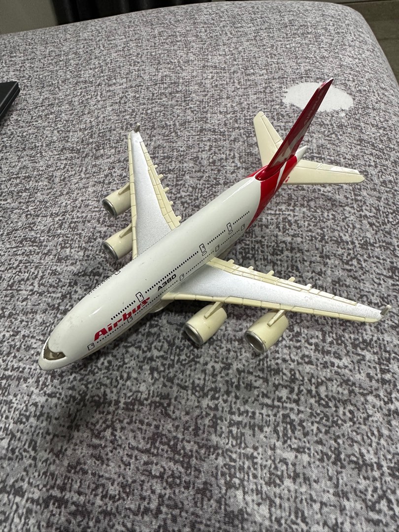 Aeroplane Qantas - A380, Hobbies & Toys, Toys & Games on Carousell