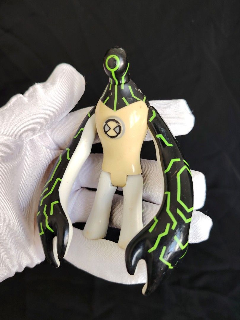 Bandai Ben 10 Upgrade figure, Hobbies & Toys, Toys & Games on Carousell