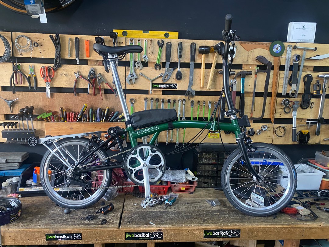 Brompton Racing Green Like New, Sports Equipment, Bicycles & Parts ...