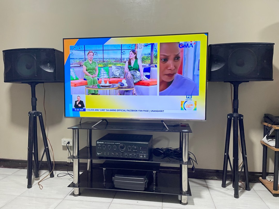 Complete set audio system. Speaker, amplifier, wireless microphone ...