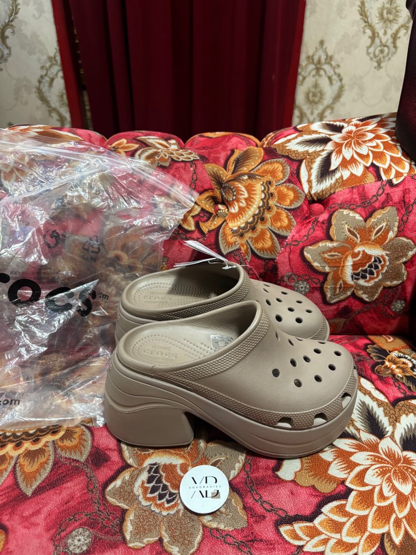 Crocs Classic Bae Clog Sandal wanita Crocs classic Bae Clog platform ...