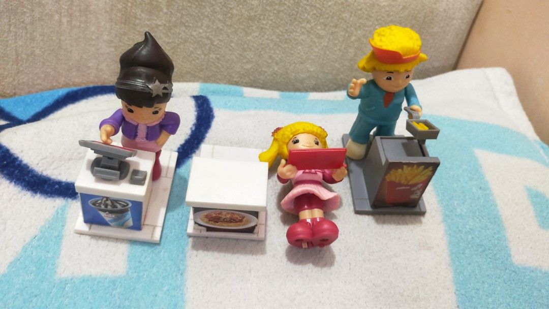 Disney Aladdin buzz snow white pluto mcdo Doraemon mickey play cards ...