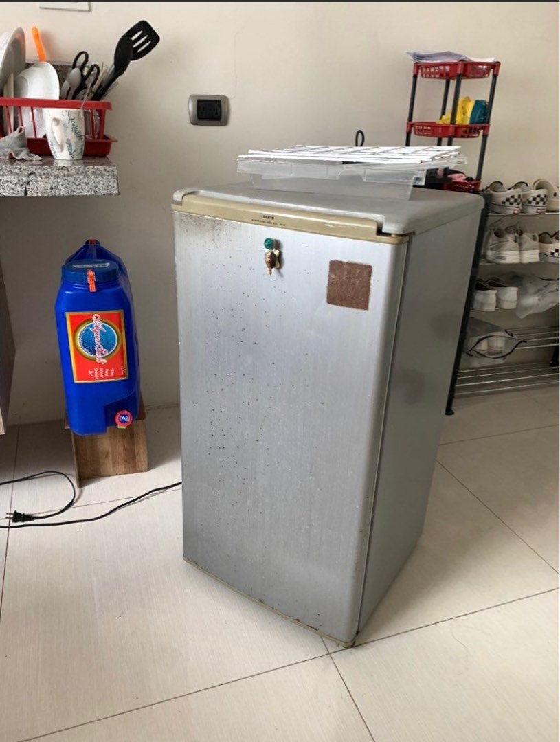 SANYO mini fridge with freezer, TV & Home Appliances, Kitchen ...