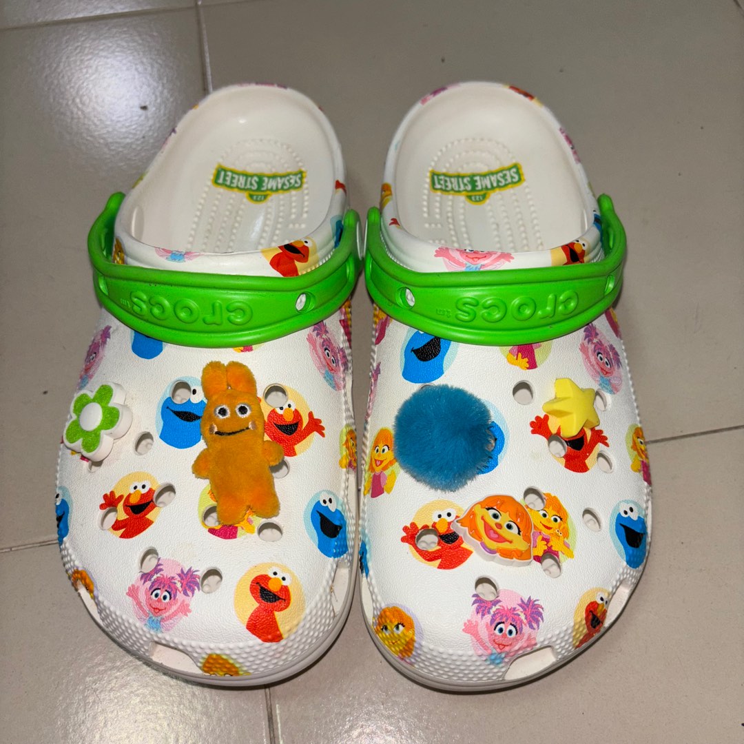 Sesame Street x Crocs Be Seen Classic Clogs, Women's Fashion, Footwear ...