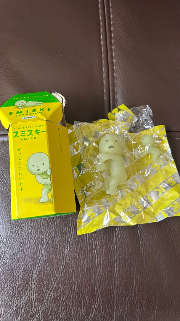 Smiski glow in the dark series 1 little smiski peeking, Hobbies & Toys ...