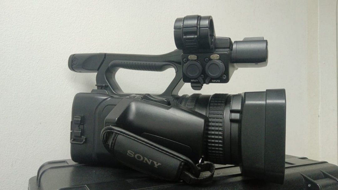 Sony HXR-NX100 NXCAM Camcorder with Exmor R CMOS Sensor, Photography ...