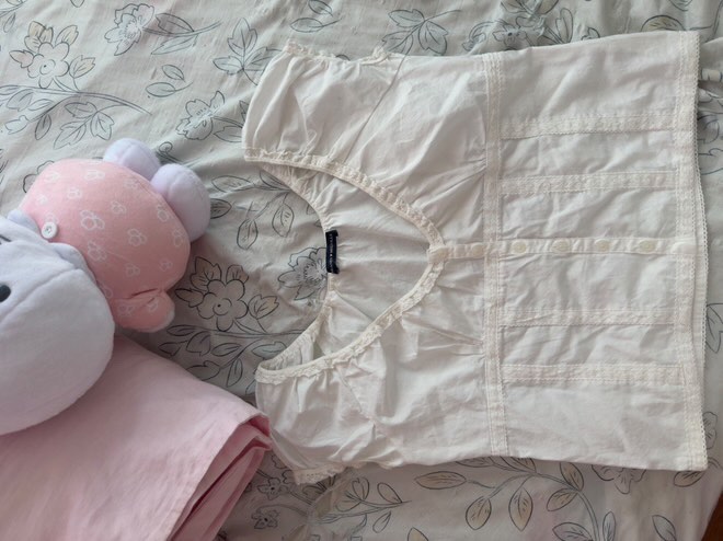 BRANDY MELVILLE MOLLY Milkmaid top. // helping tags #cottagecore # ...