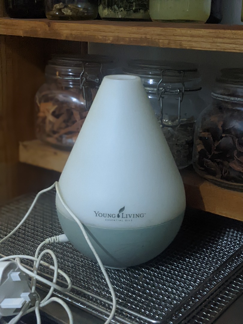 Dewdrop Diffuser Young Living, Elektronik, Lainnya di Carousell