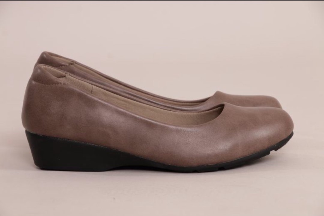 Ijmal sara limited edition, Women's Fashion, Footwear, Wedges on Carousell