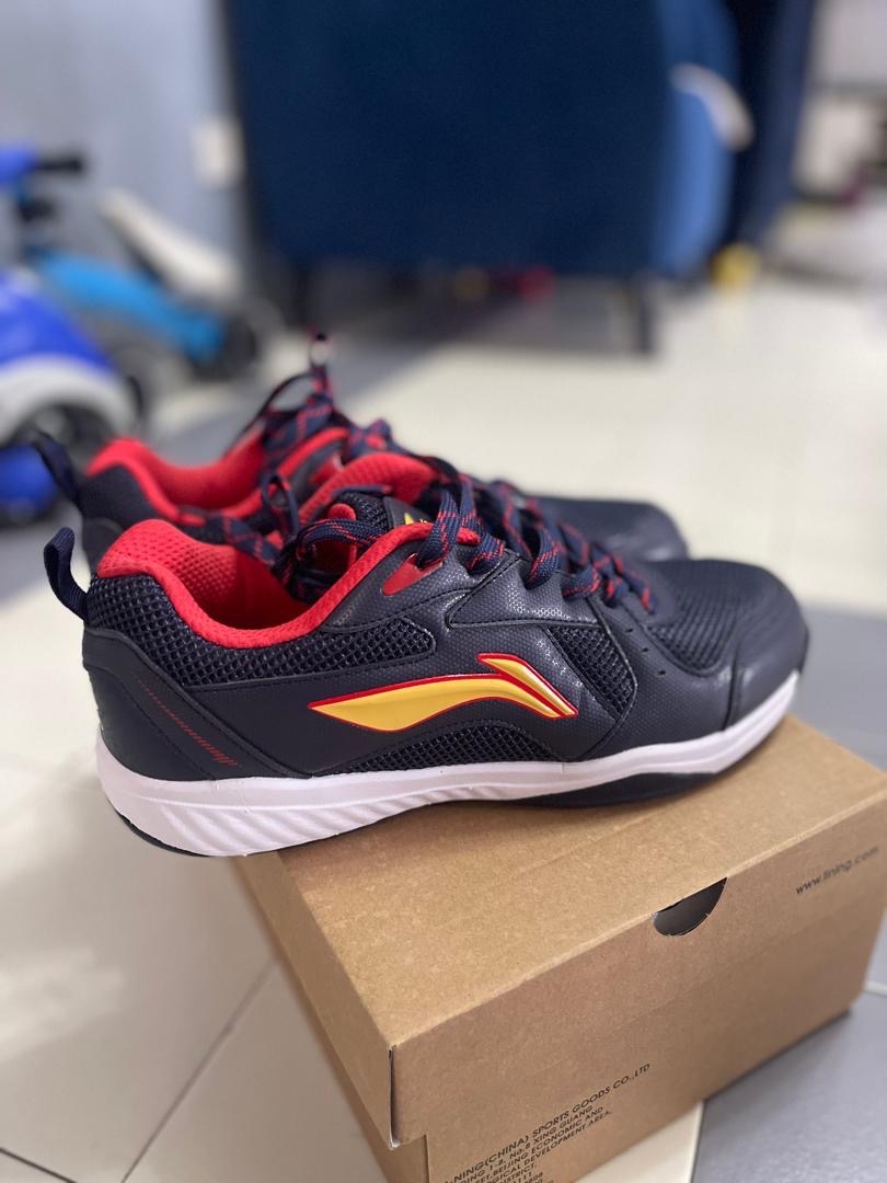 Kasut badminton Li-ning, Sports Equipment, Sports & Games, Racket ...